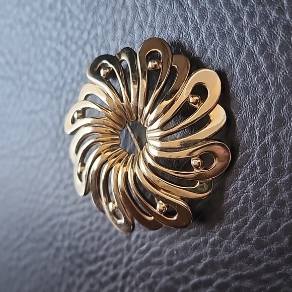 Monet | Jewelry | Vtg Monet Brooch | Poshmark